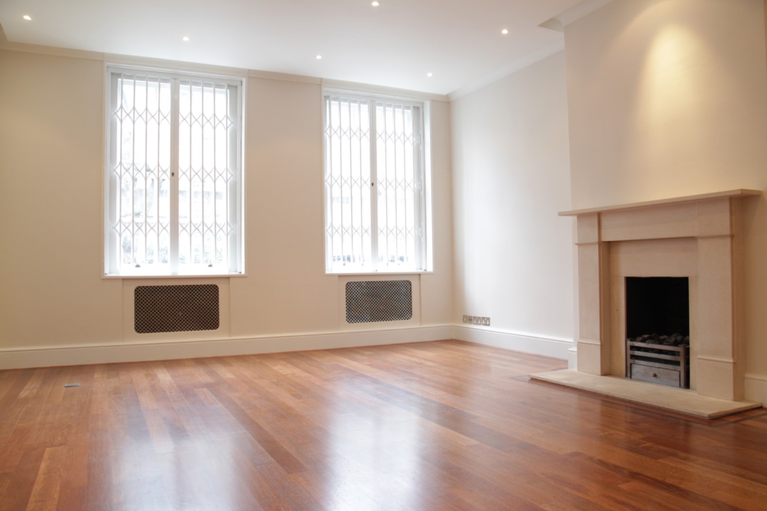 Lowndes Square - Chas Berger